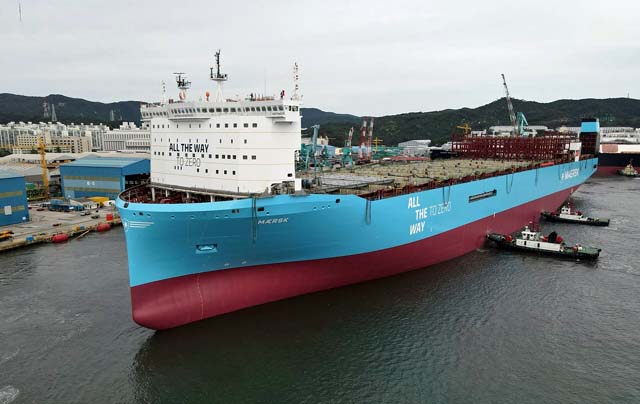HHI FLOATS OUT FIRST LARGE METHANOL BOXSHIP FOR MAERSK - Clean Shipping ...